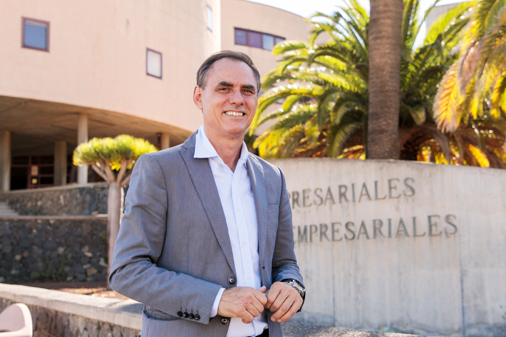 Carlos Fernández, presidente de la Asociación de Turismo Rural Isla ...